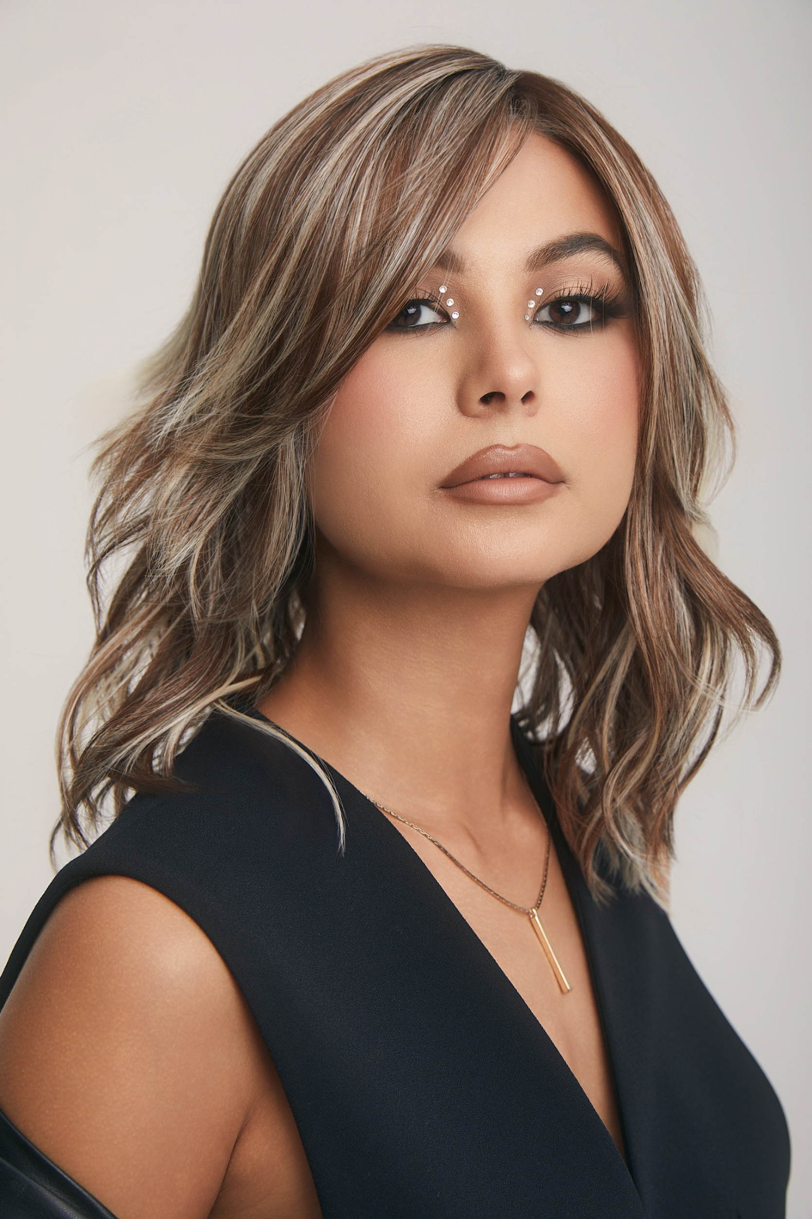 Dazzling Wavez Wig by Rene of Paris – Shirley's Wig Shoppe
